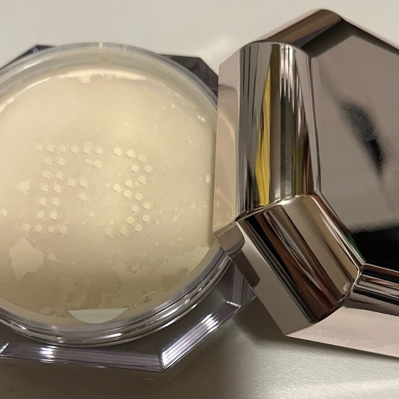Fenty Beauty | Makeup | Fenty Loose Setting Powder | Poshmark